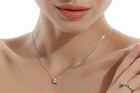Оригинальные подвески с бриллиантами