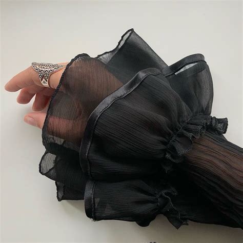 Эстетика деталей | Sleeves designs for dresses, Fashion design clothes ...