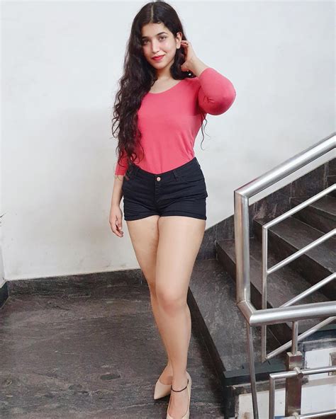 Instagram Hottie Aanchal Malhotra Just love her thick juicy thighs : r/thighzone