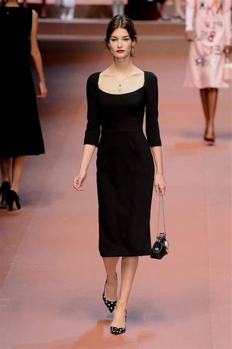 Нажмите и перетащите | Classic sheath dress, Fashion outfits, Fashion ...