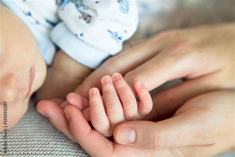 Ручка ребенка в маминых руках Stock Photo | Adobe Stock