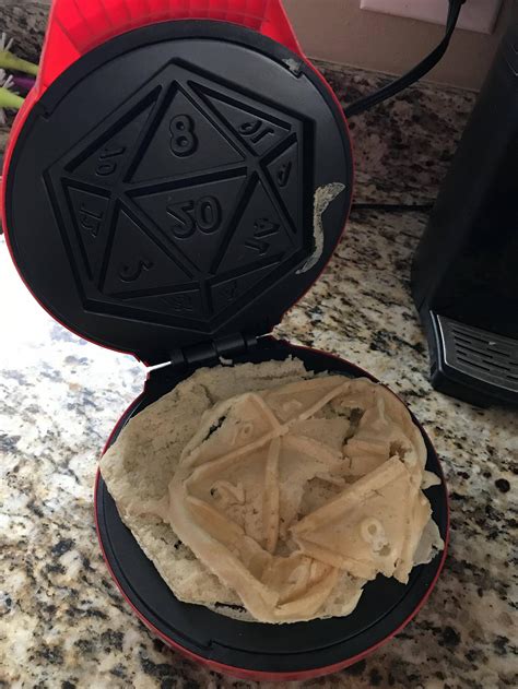 Bought a d20 waffle maker. Rolled a 1. | schlagkasper