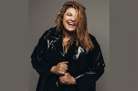 Gleich anhören: Die neue Single von Alina - TheCurvyMagazine