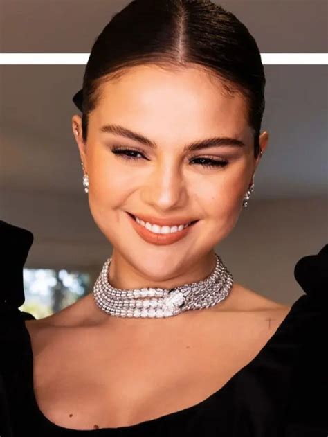 Pakai Kalung Mewah Rp14 M, Selena Gomez Pilih Tampil Tanpa Alas Kaki di Panggung SAG Awards 2022 ...