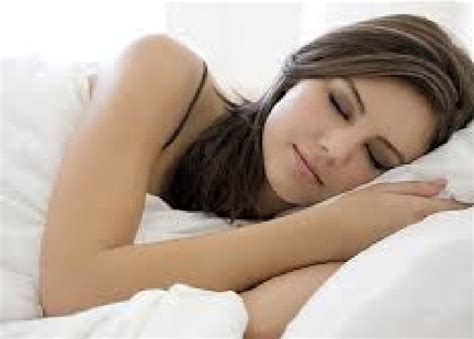 5 Manfaat Sehat Tidur Telanjang
