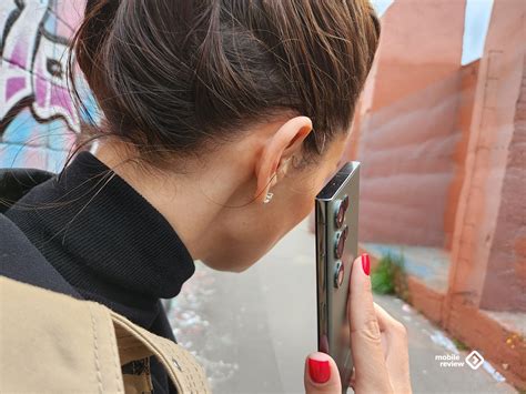 How do we hold the phone in our hands. Different postures and their causes