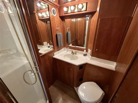 4400 Navigator Classic – SOLD – Yacht BC Yacht Sales