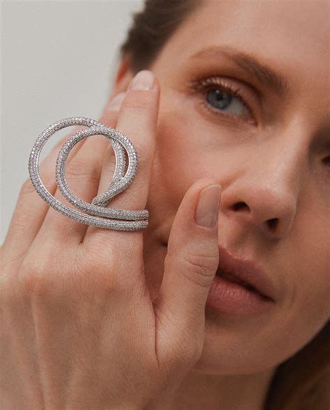 Jewelry story for Zarina.ua on Behance