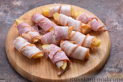 Рецепт: Запечённый картофель с сыром в беконе на RussianFood.com